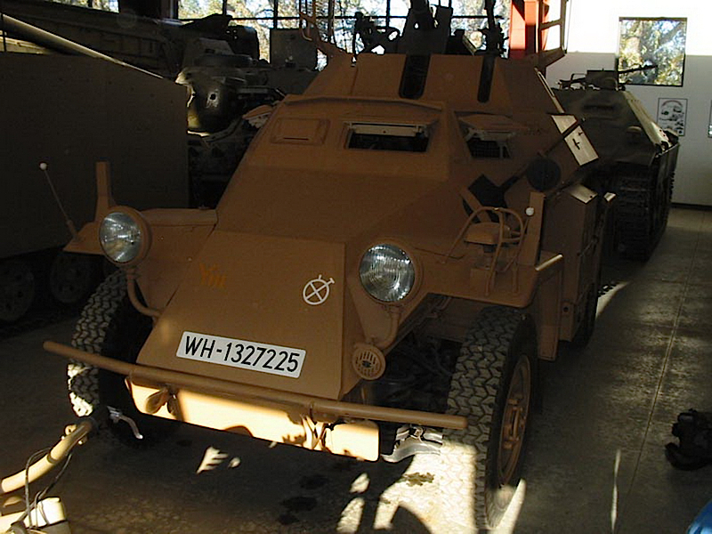 Leichter Panzerspähwagen - Sdkfz.222 - WalkAround - Photographies - English
