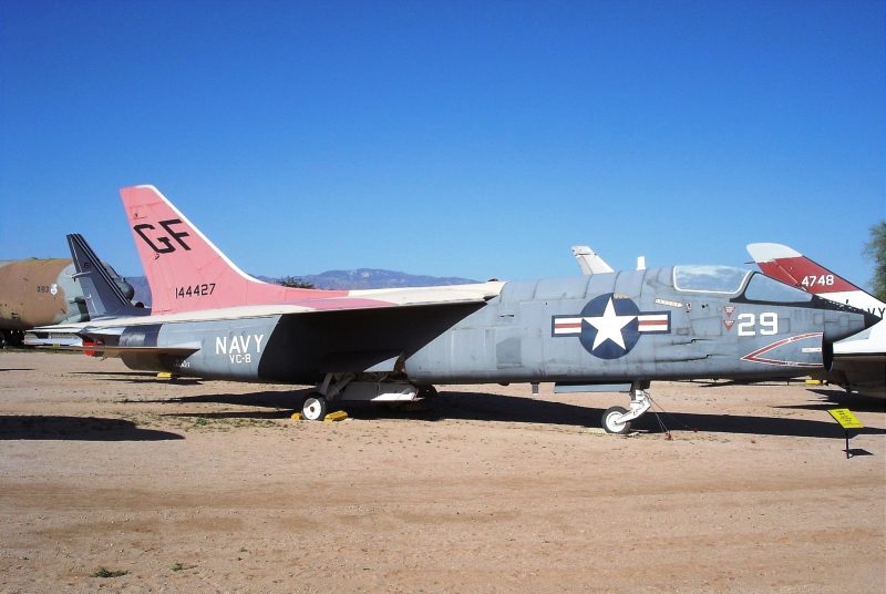 Vought F-8 Crusader - WalkAround - NET-MAQUETTES