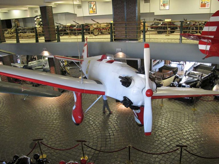 Yakovlev UT-2 - Photos & Video - NET-MAQUETTES