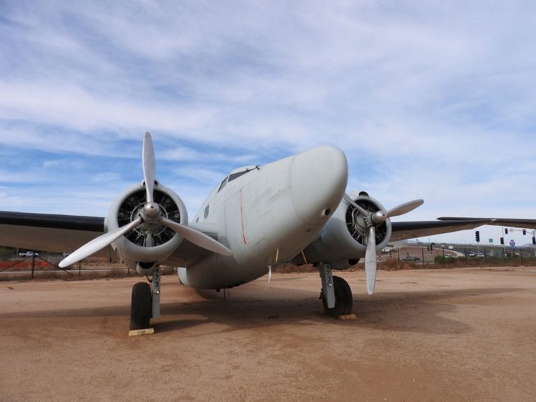 Lockheed Model 18 Lodestar - Photos & Video - NET-MAQUETTES