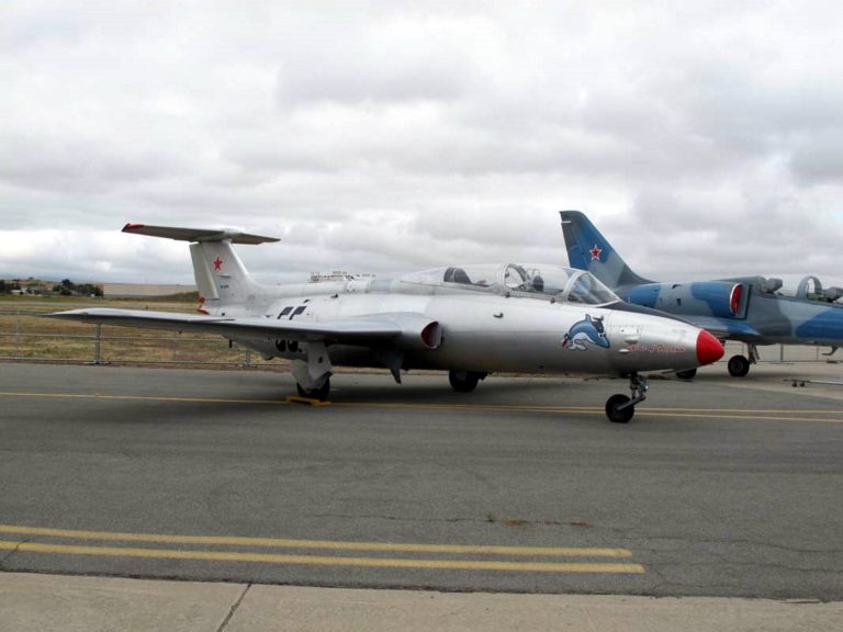 Aero L-29 Delfín - Photos & Video - NET-MAQUETTES