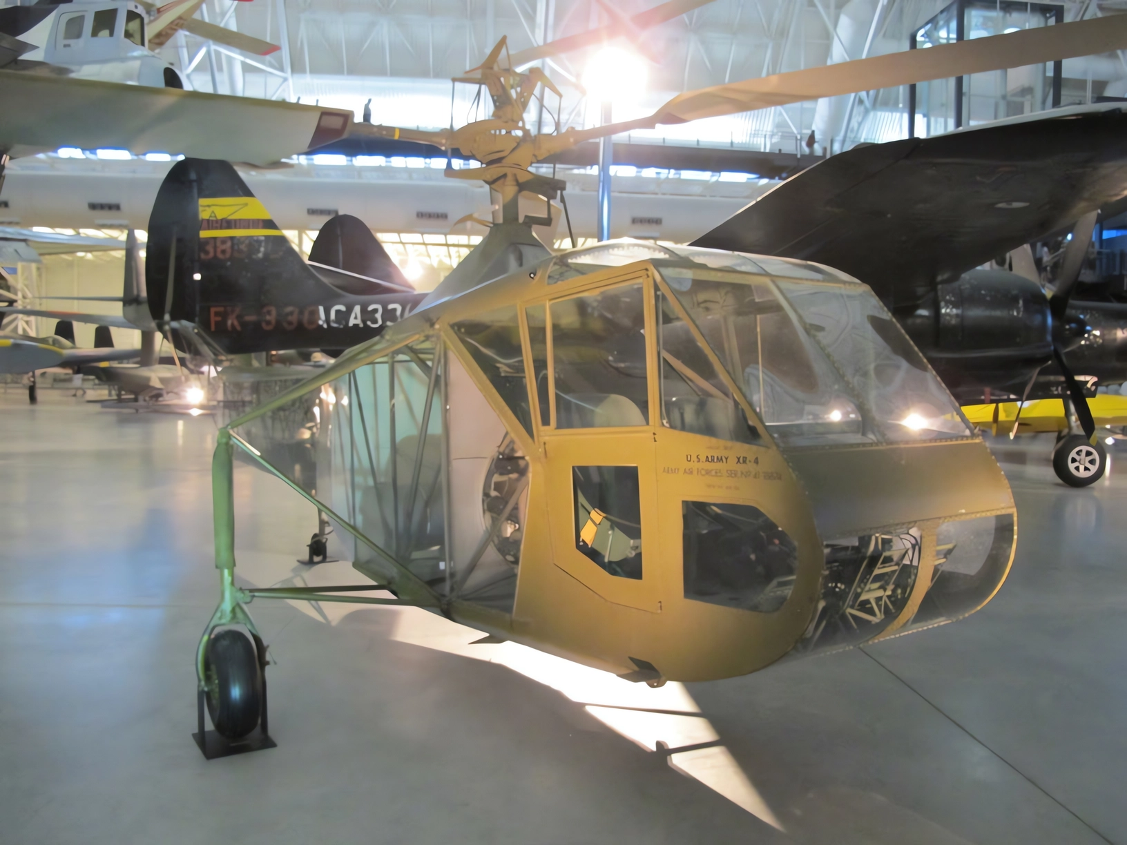 Sikorsky R-4 - Photos & Videos - NET-MAQUETTES