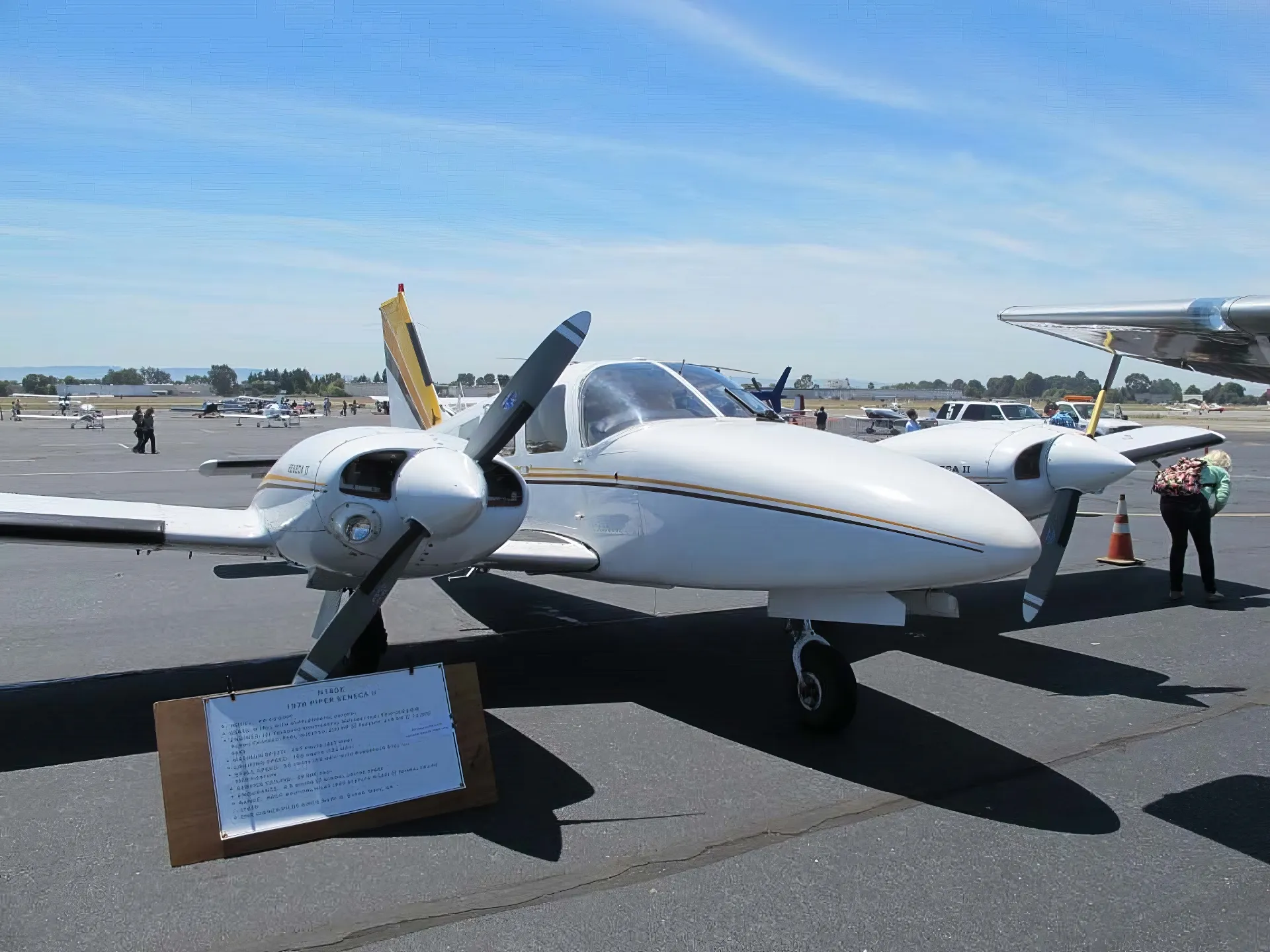 Piper PA-34 Seneca - Photos & Videos - NET-MAQUETTES