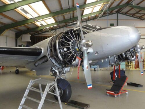 Beechcraft Model 18 - Photos & Video - NET-MAQUETTES