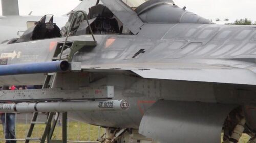 General Dynamics F-16 Fighting Falcon - Photos & Video - NET-MAQUETTES