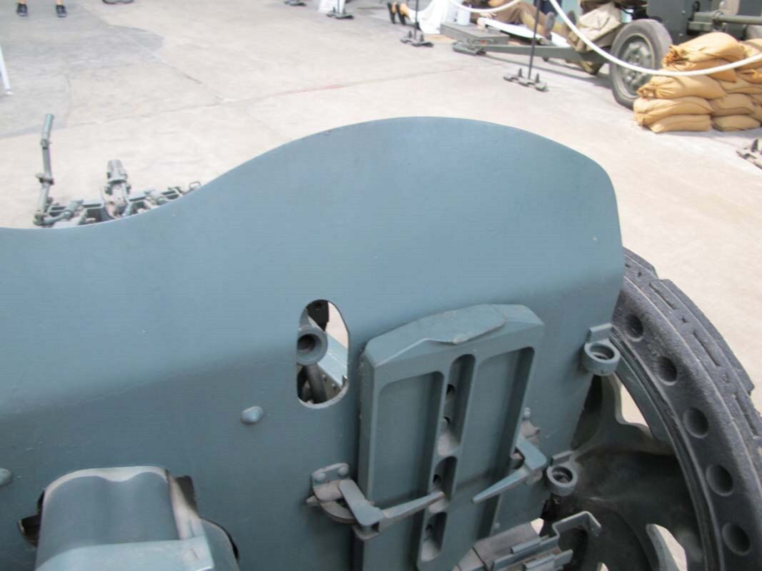 47 mm APX anti-tank gun - Photos & Videos - NET-MAQUETTES