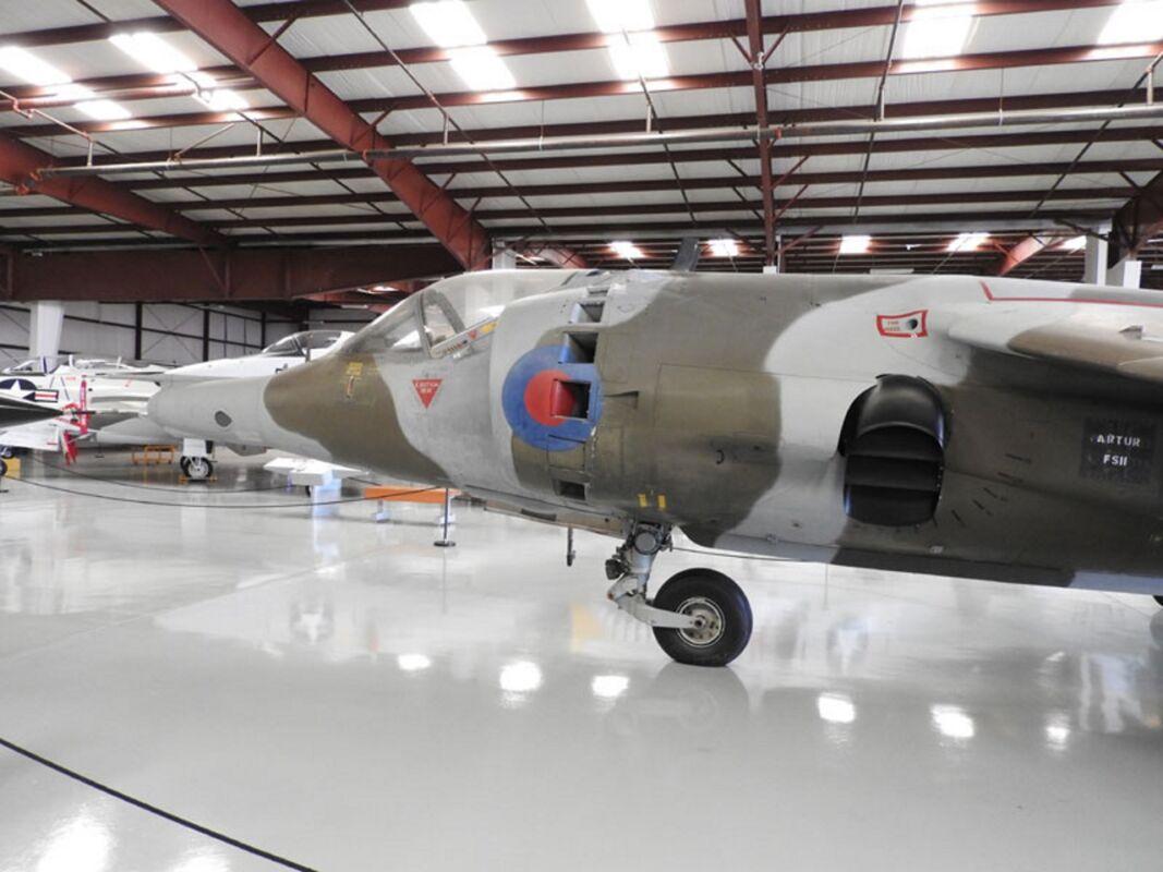 Hawker Siddeley Harrier - Photos & Video - NET-MAQUETTES