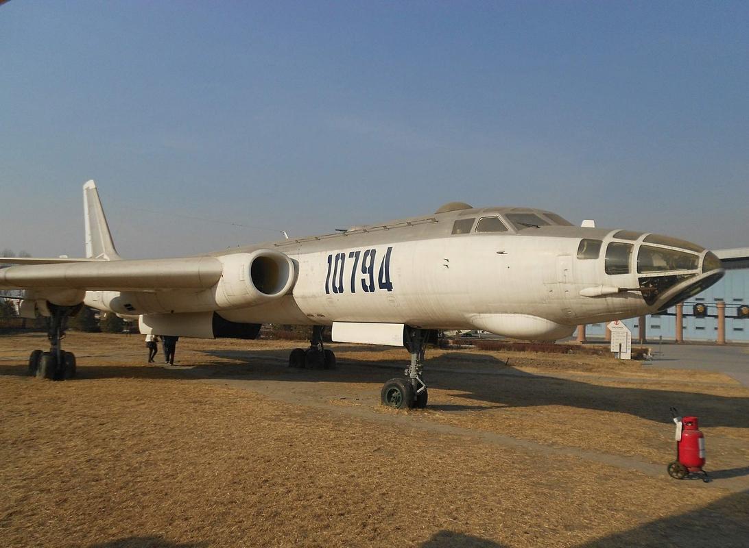 Tupolev Tu-16 Badger - Photos & Video - NET-MAQUETTES