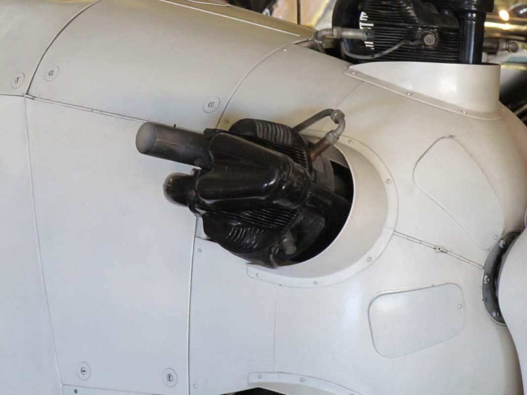 Yakovlev UT-2 - Photos & Video - NET-MAQUETTES